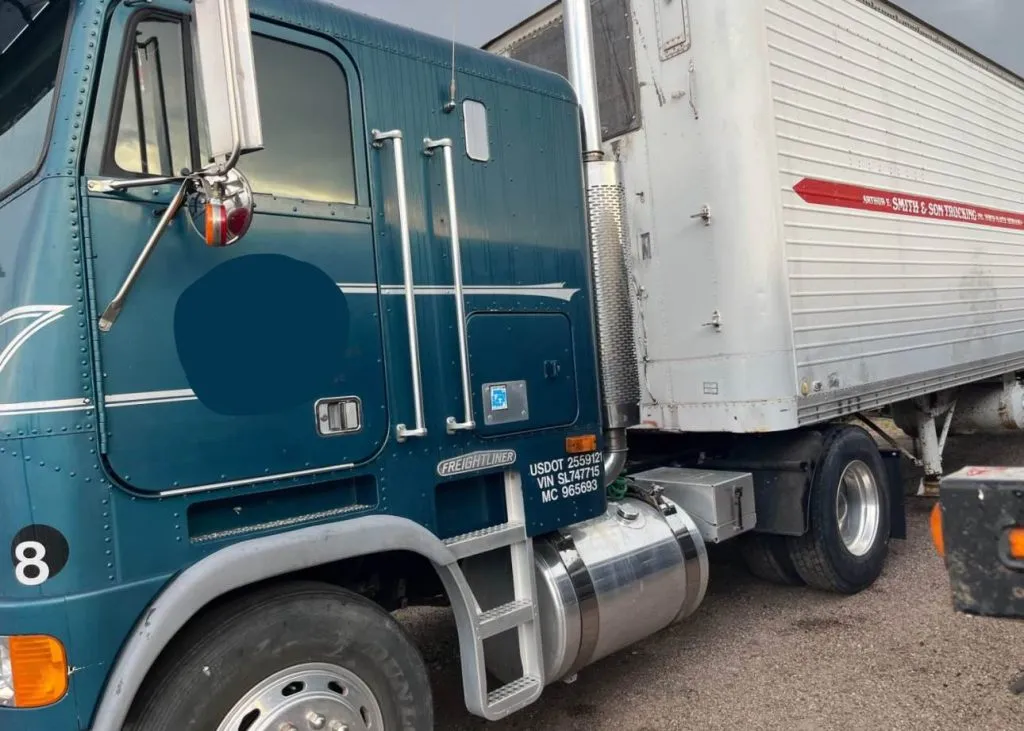 1995 Freightliner Cabover - CAA Heavy Equipment