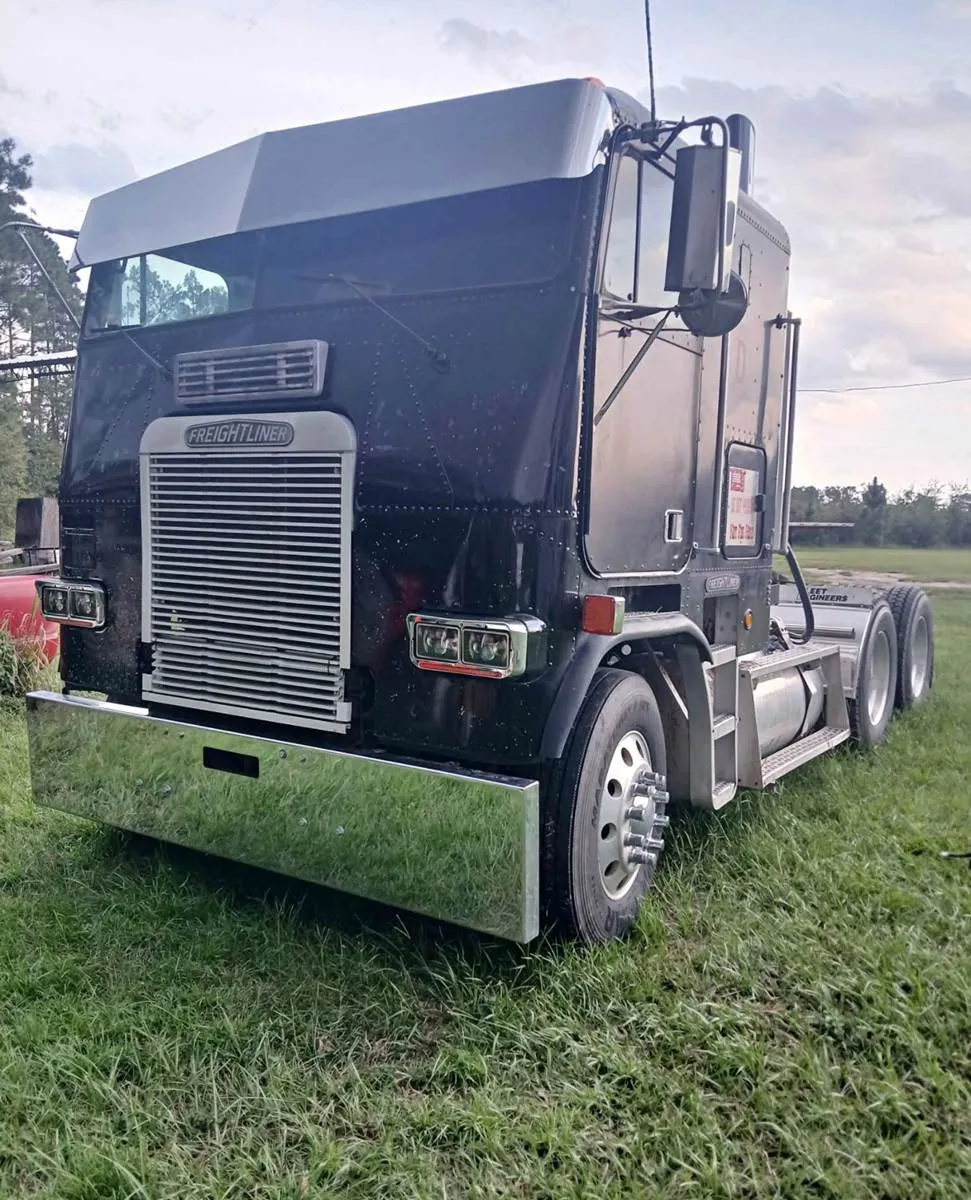 1993 Freightliner Cabover - CAA Heavy Equipment